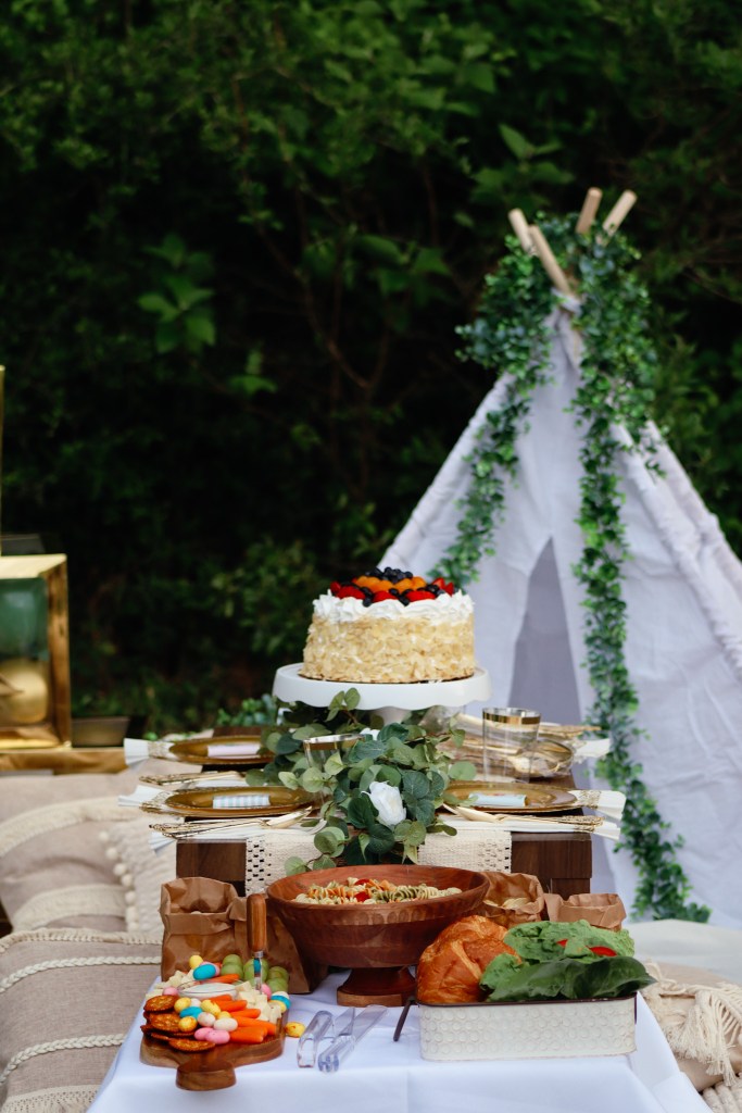 The Ultimate Guide to Hosting a Dreamy Spring Picnic – Being Ecomomical
